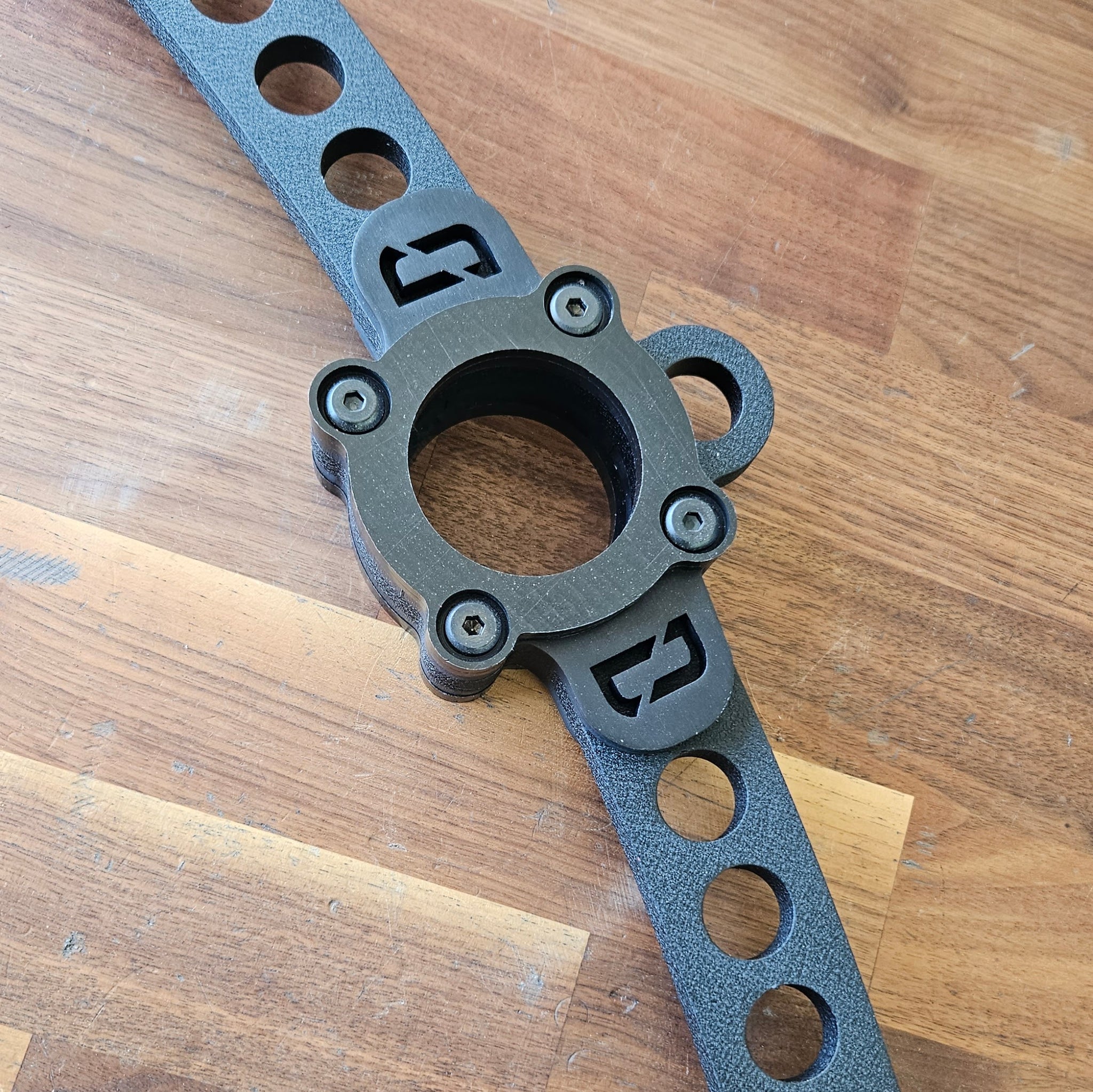 The Shorty Bar – Darko Lifting